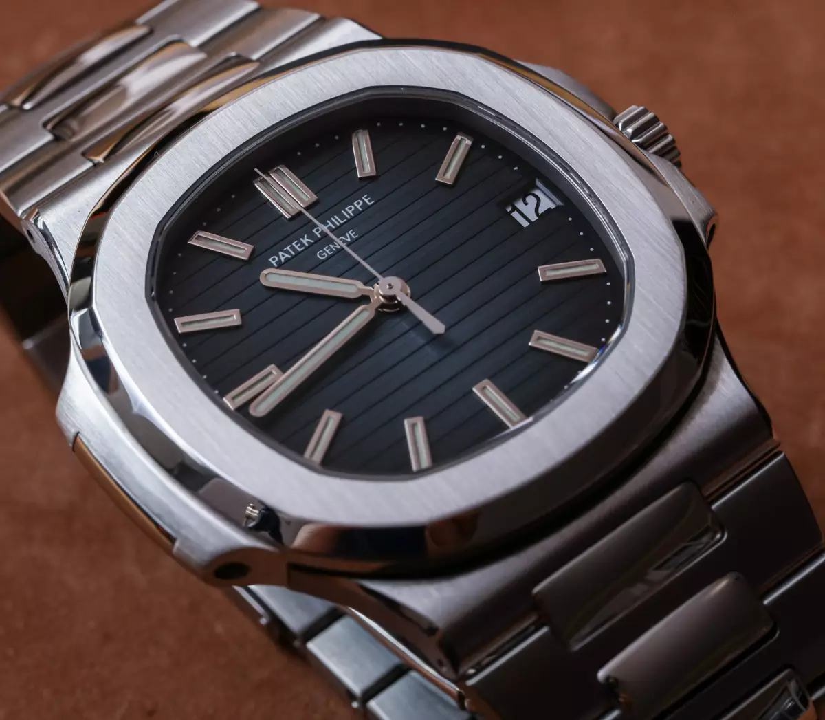 Patek Philippe Nautilus 5711/1A-010 Watch Review | Paĝo 2 el 3 33923_1