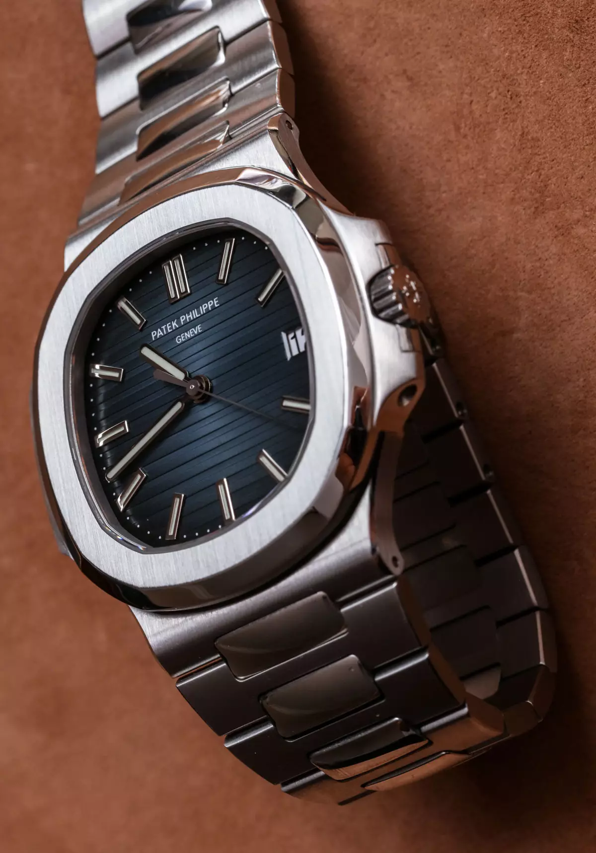 Patek Philippe Nautilus 5711/1A-010 Watch Review | Paĝo 2 el 3 33923_6