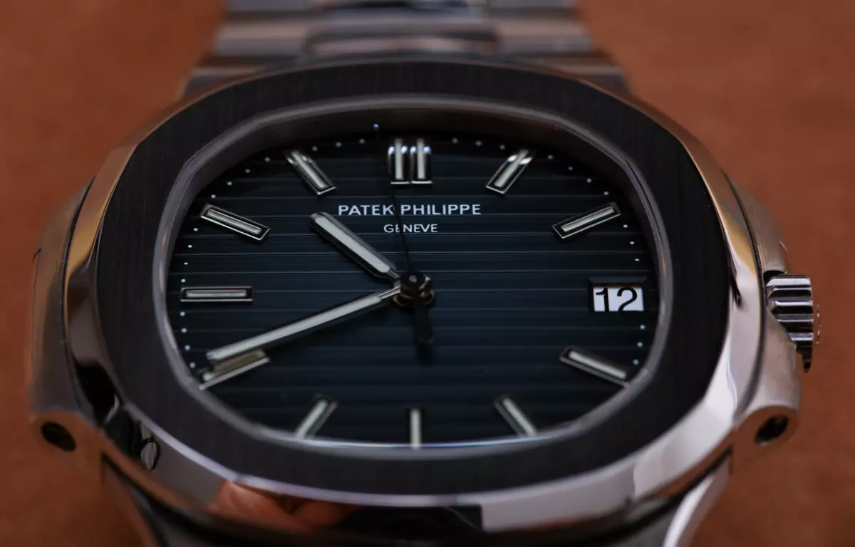 Patek Philippe Nautilus 5711/1A-010 Watch Review | Paĝo 2 el 3 33923_7