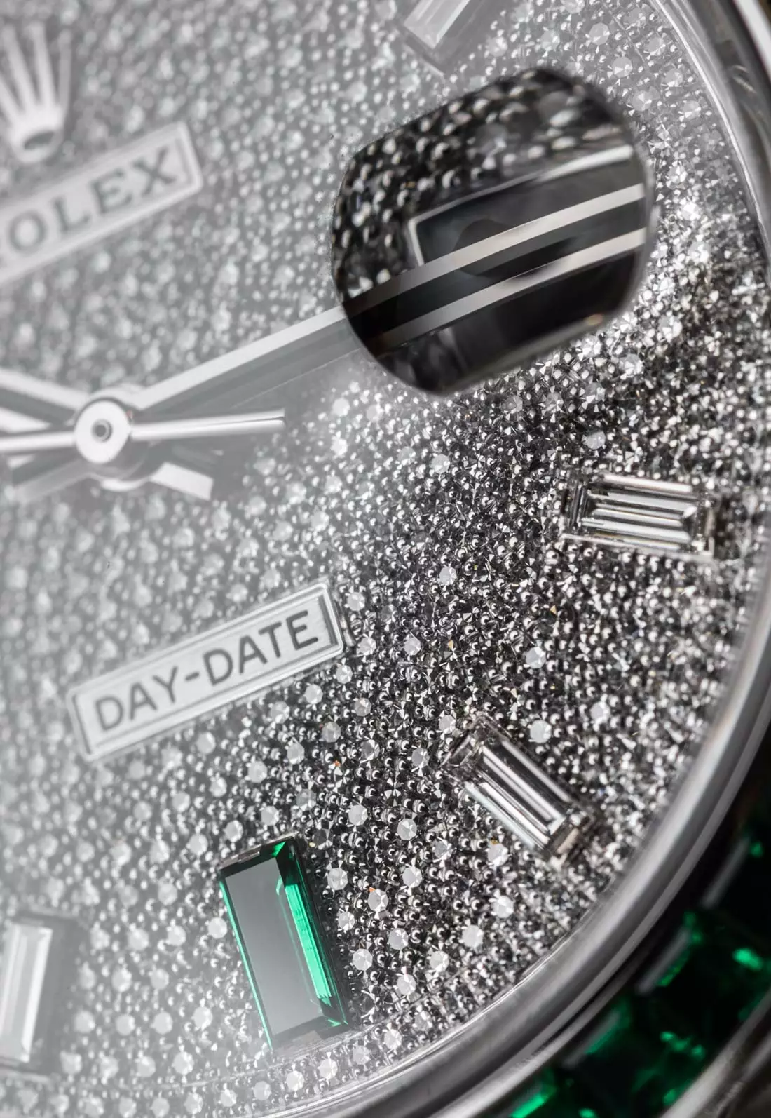 rolex-day-date-40-platina-228396-yashil-zumrad-bezel-ablogtowatch-19-1