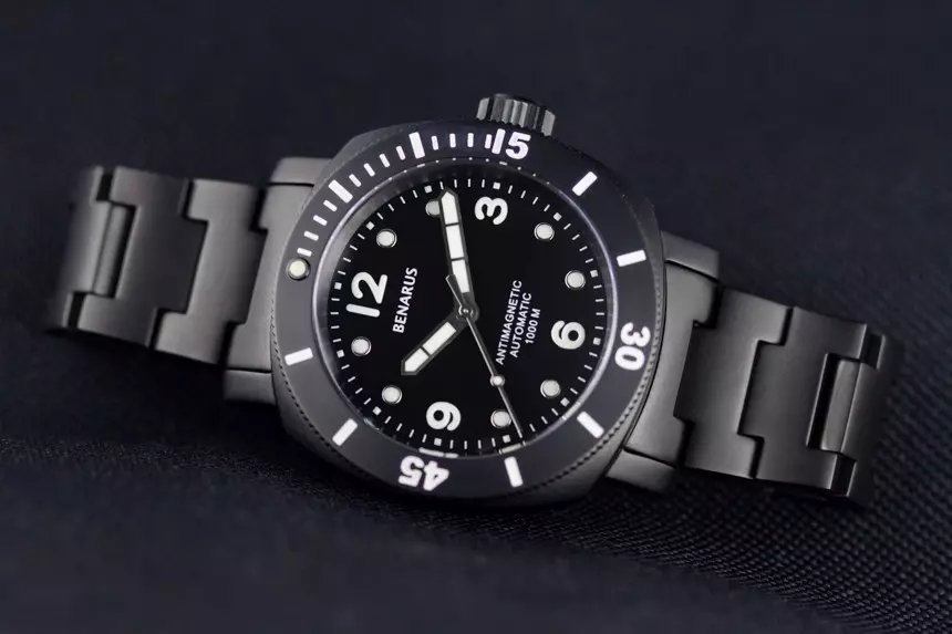 https://www.ablogtowatch.com/wp-content/uploads/2015/04/Benarus-Moray-40-mm-6.jpg