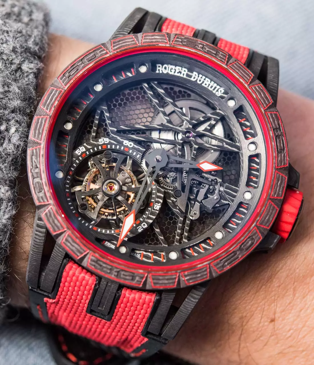 Roger-Dubuis-Excalibur-Spider-Carbon-Movement-Tourbillon-Skeleton-2017-aBlogtoWatch-10