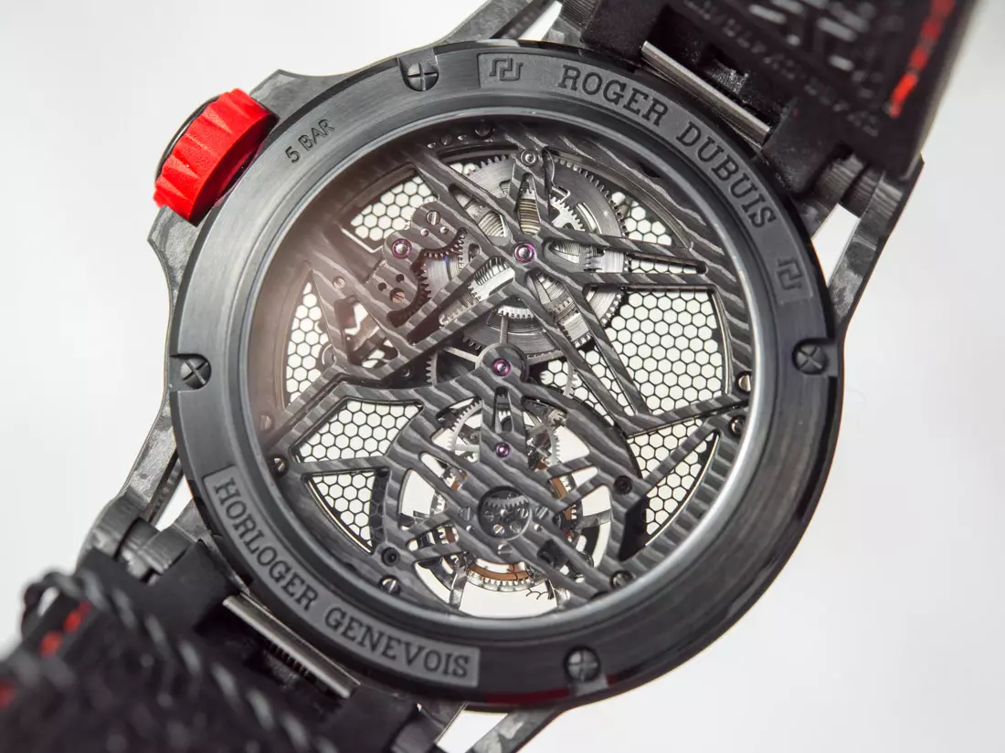 Roger-Dubuis-Excalibur-Spider-Carbon-Mouvement-Tourbillon-Squelette-2017-aBlogtoWatch-14