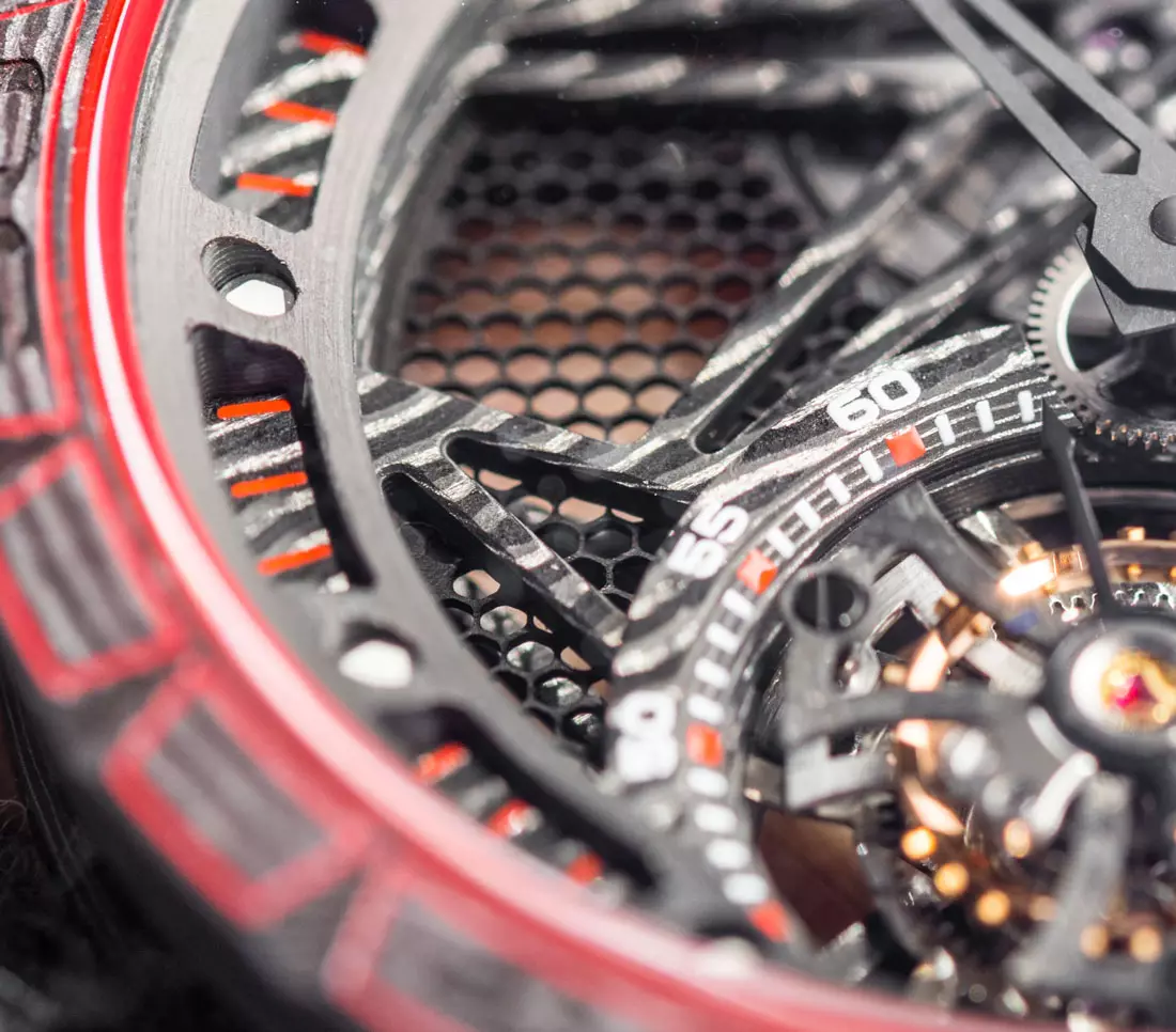 Roger-Dubuis-Excalibur-Spider-Carbon-Bewegung-Tourbillon-Skelett-2017-aBlogtoWatch-13