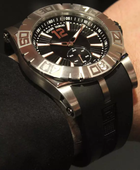 ໂມງ Roger Dubuis EasyDiver ສໍາລັບປີ 2010 35573_7