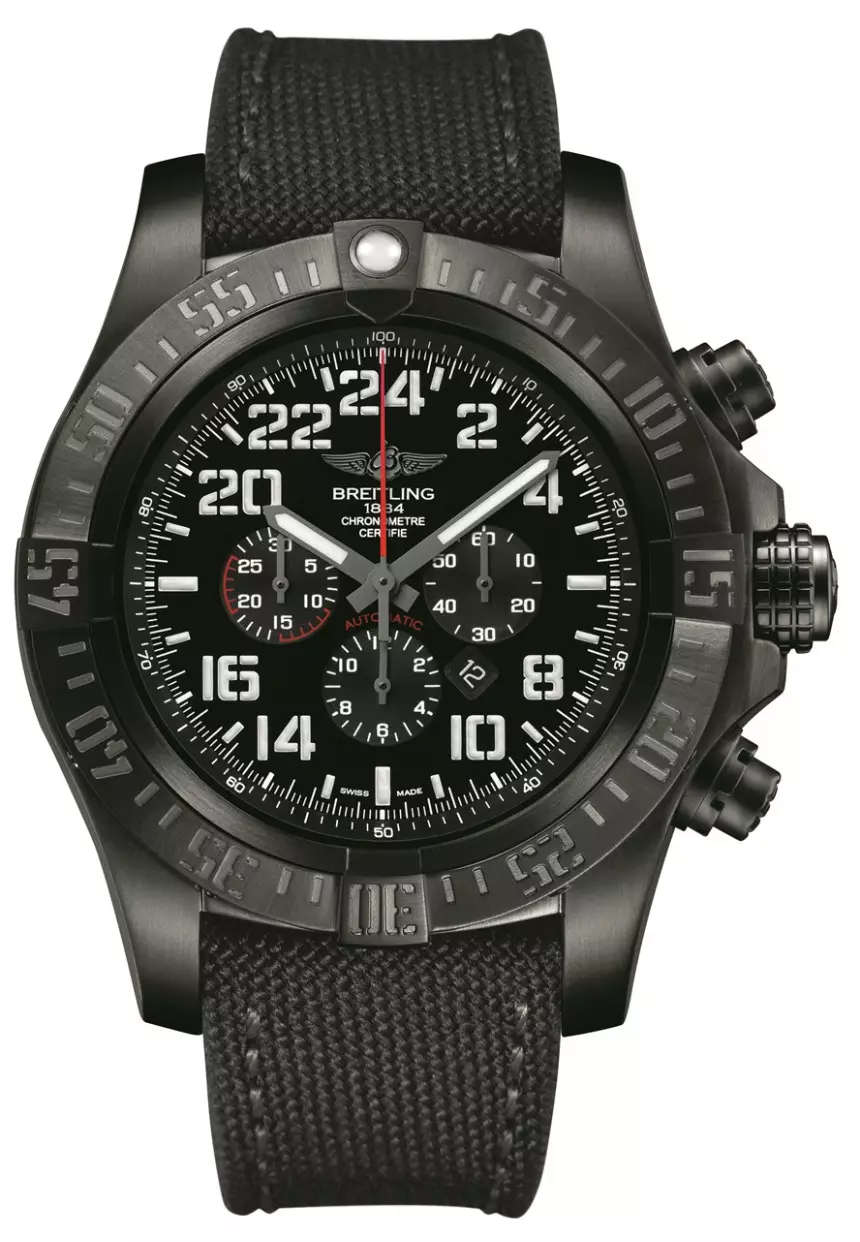 Breitling Super Avenger Military Limited Series valkoisella