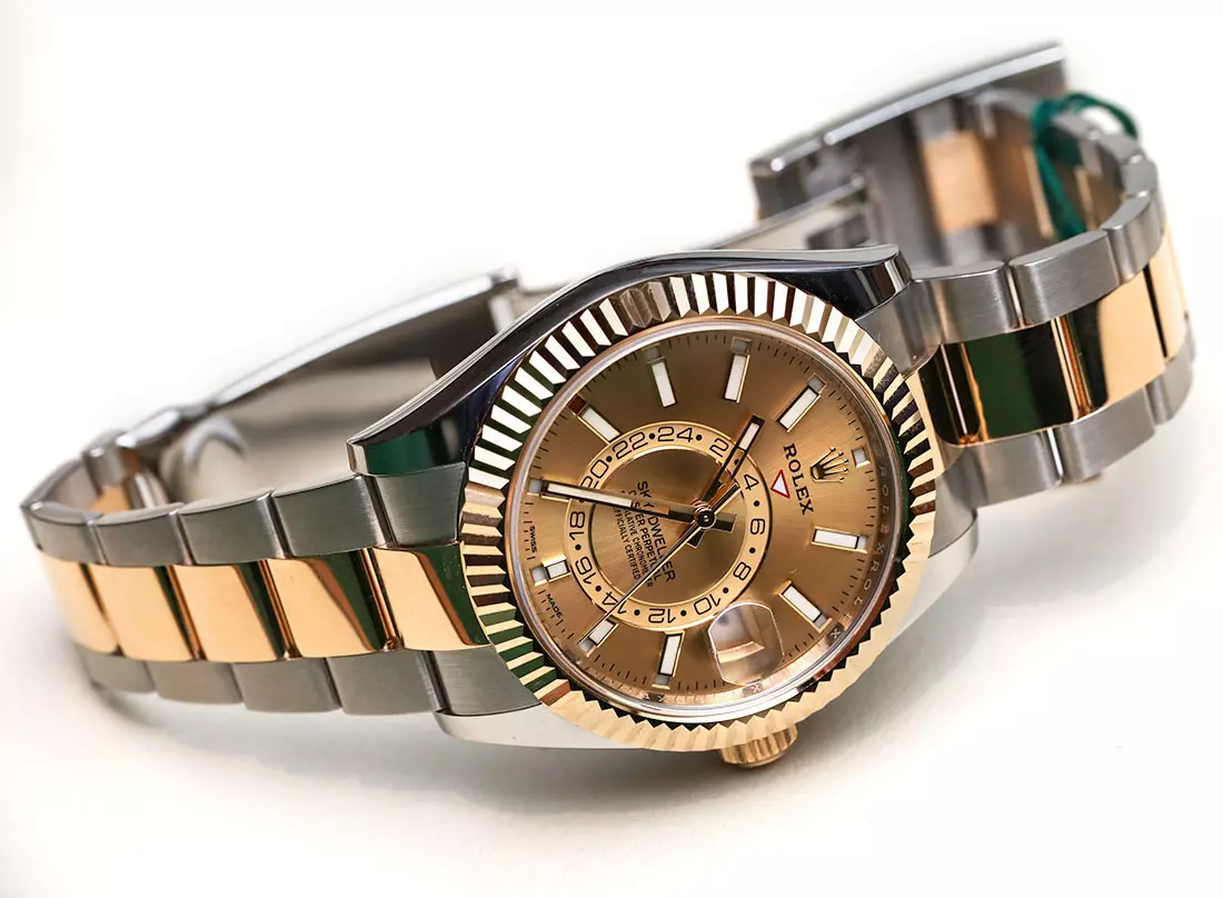 Rolex-Sky-Dweller-Rolesor-aBlogtoWatch-101