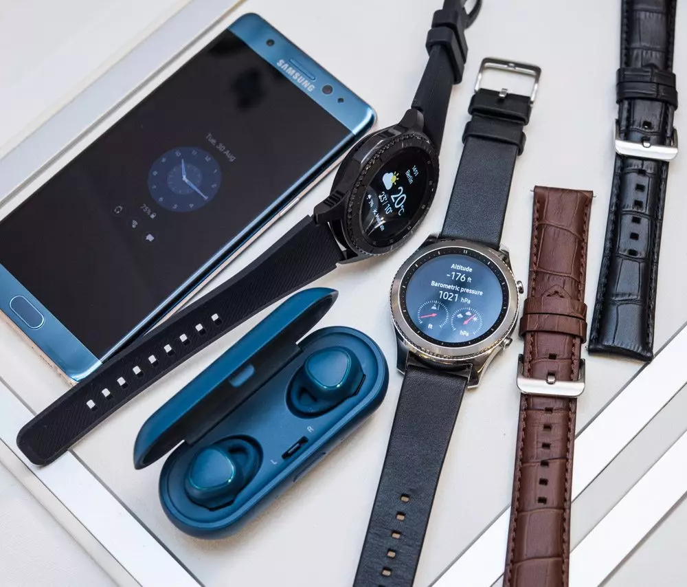 Samsung-Gear-S3-Classic-Frontier-Smartwatch-aBlogtoWatch-44