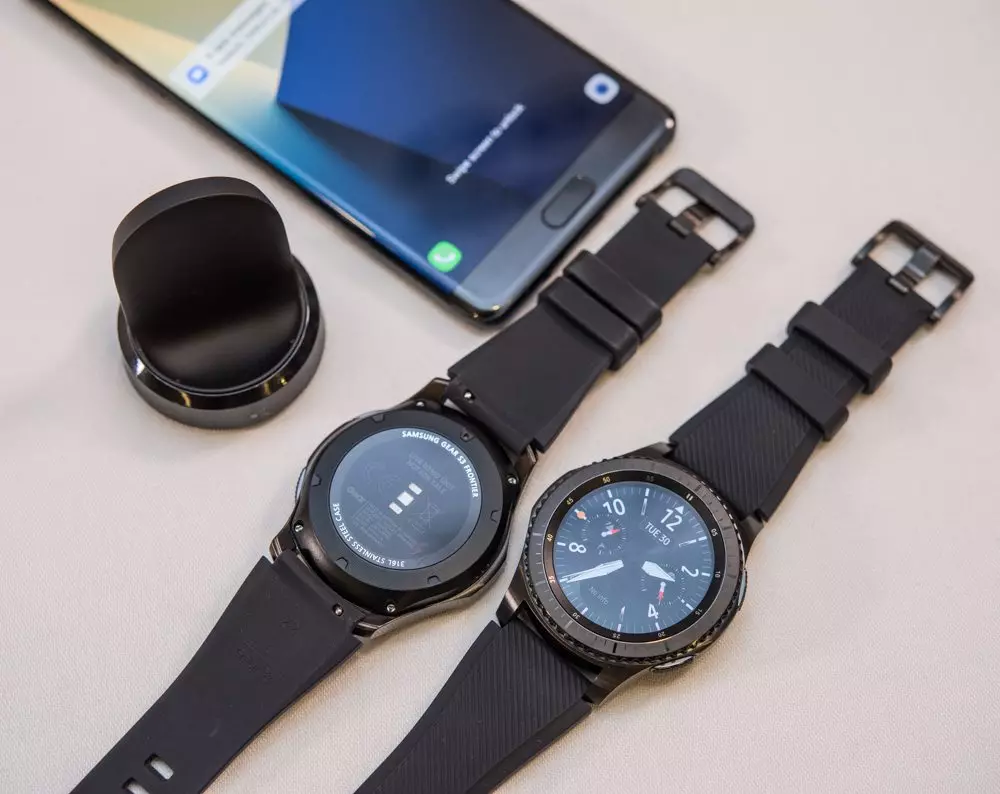 Samsung-Gear-S3-Classic-Frontier-Smartwatch-aBlogtoWatch-31