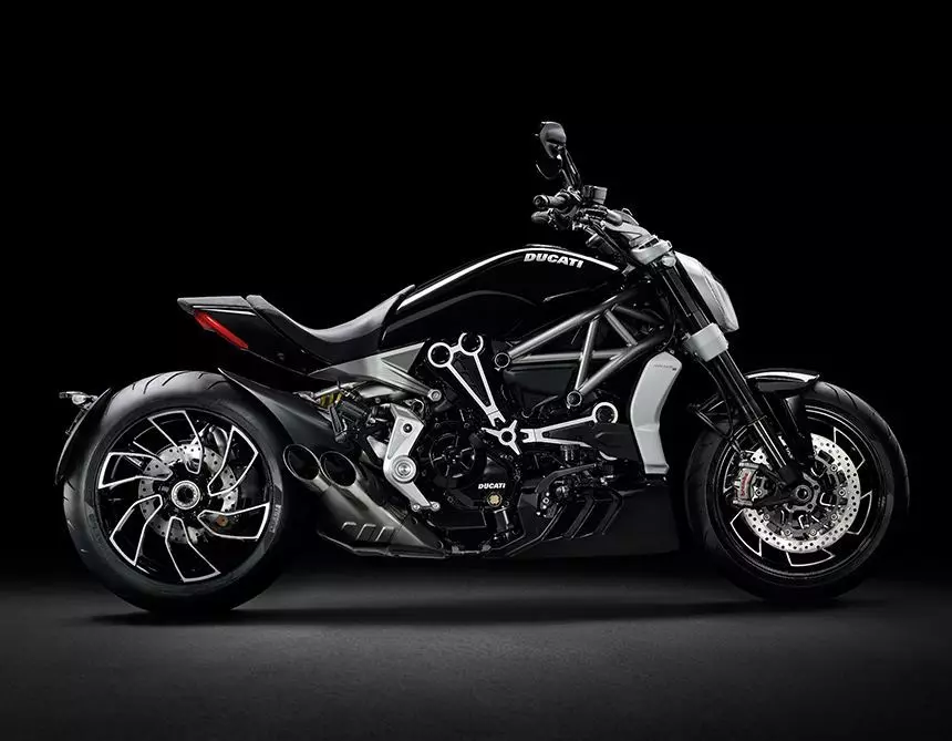 Tudor-Fastrider-Black-Shield-42000CN-Ducati-XDiavel-мотоцикл-aBlogtoWatch