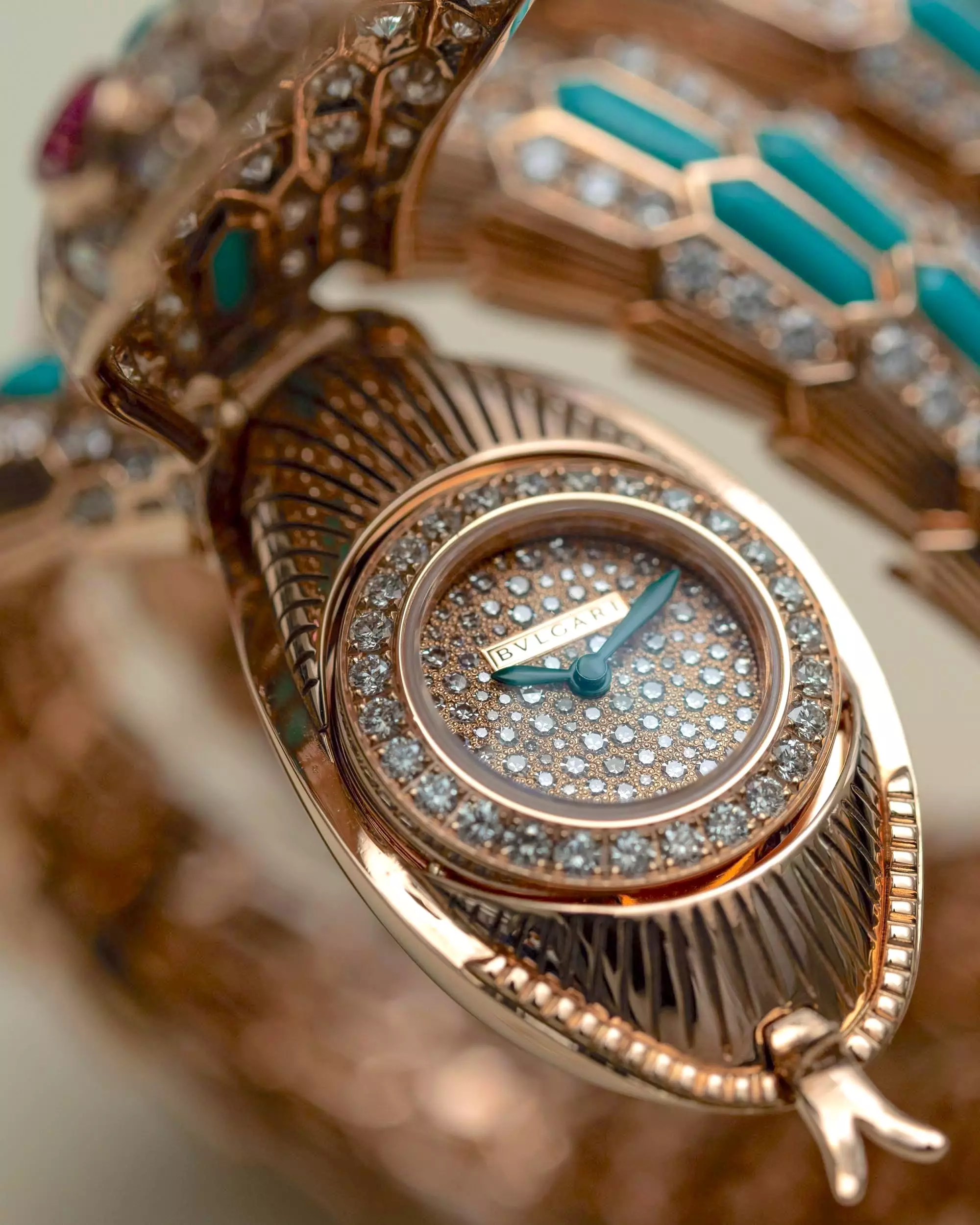 Hands-on With The Incredible Bulgari Serpenti Misteriosi γυναικείο ρολόι με μηχανική κίνηση 3762_18