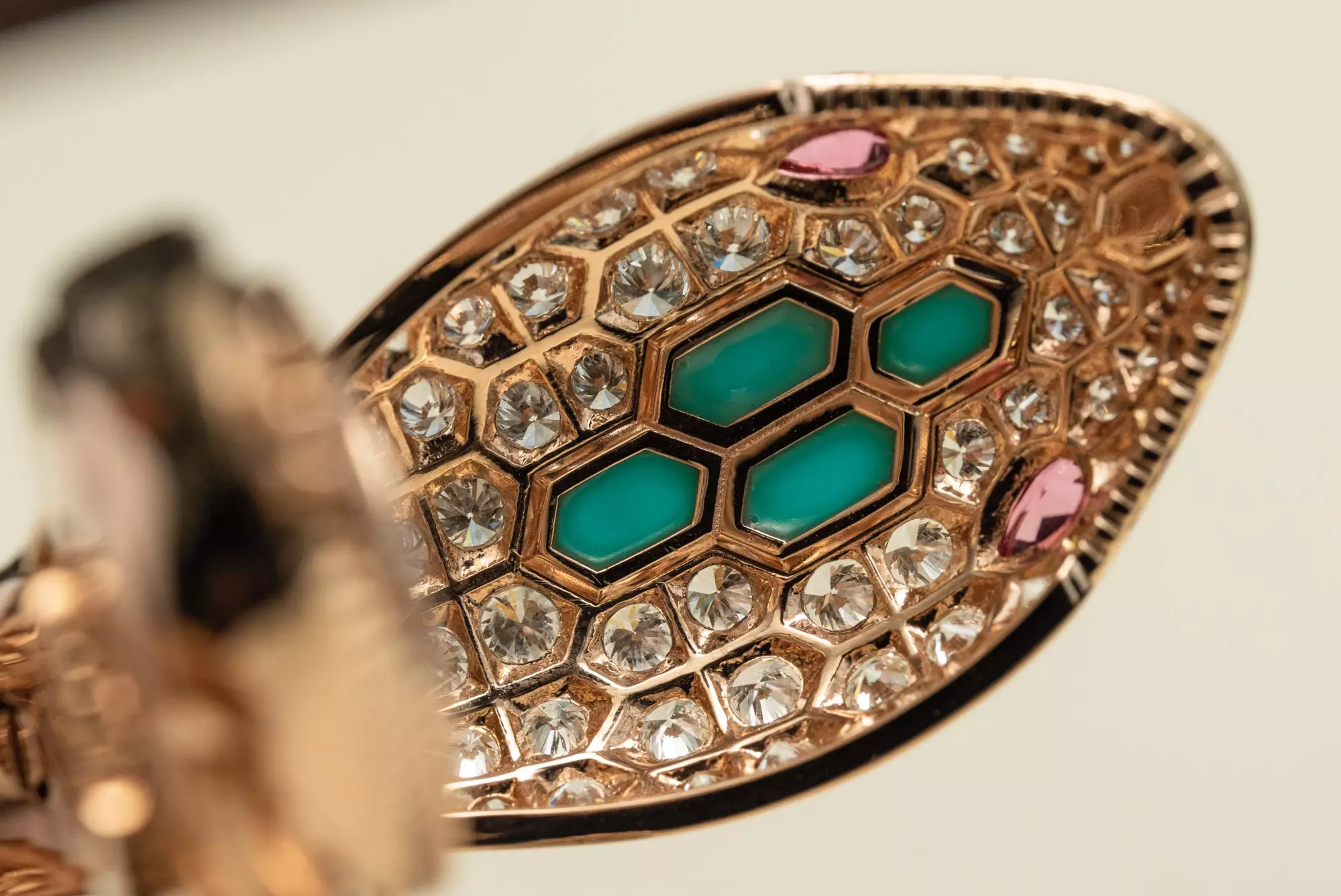 Hands-on With The Incredible Bulgari Serpenti Misteriosi γυναικείο ρολόι με μηχανική κίνηση 3762_24