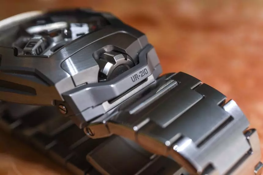 Urwerk-UR-210S-Bakin-Bracelet-7