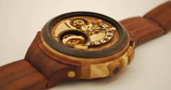 ໂມງ Tourbillon Danevych ແກະສະຫຼັກຢ່າງສະຫຼາດ