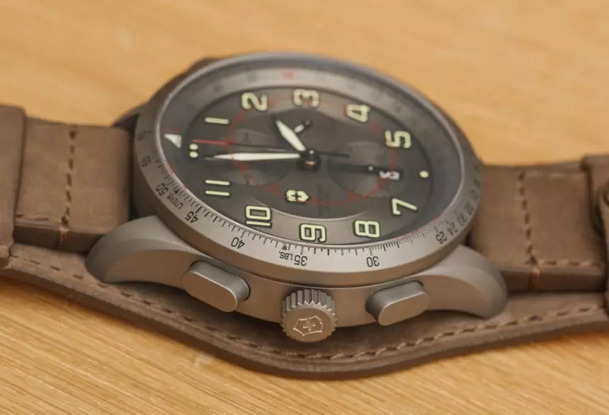 Victorinox-Eilvéise-Army-Airboss-Mach-9-Titanium-Limited-Eagrán-aBlogtoWatch-22