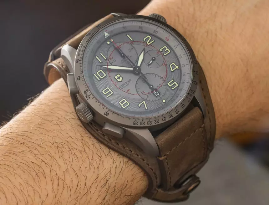 Victorinox-Swiss-Army-Airboss-Mach-9-Titanium-Limited-edition-aBlogtoWatch-05