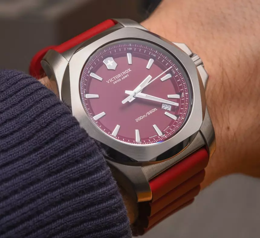 Victorinox-Swiss-Ologun-INOX-Watches-2015-aBlogtoWatch-9