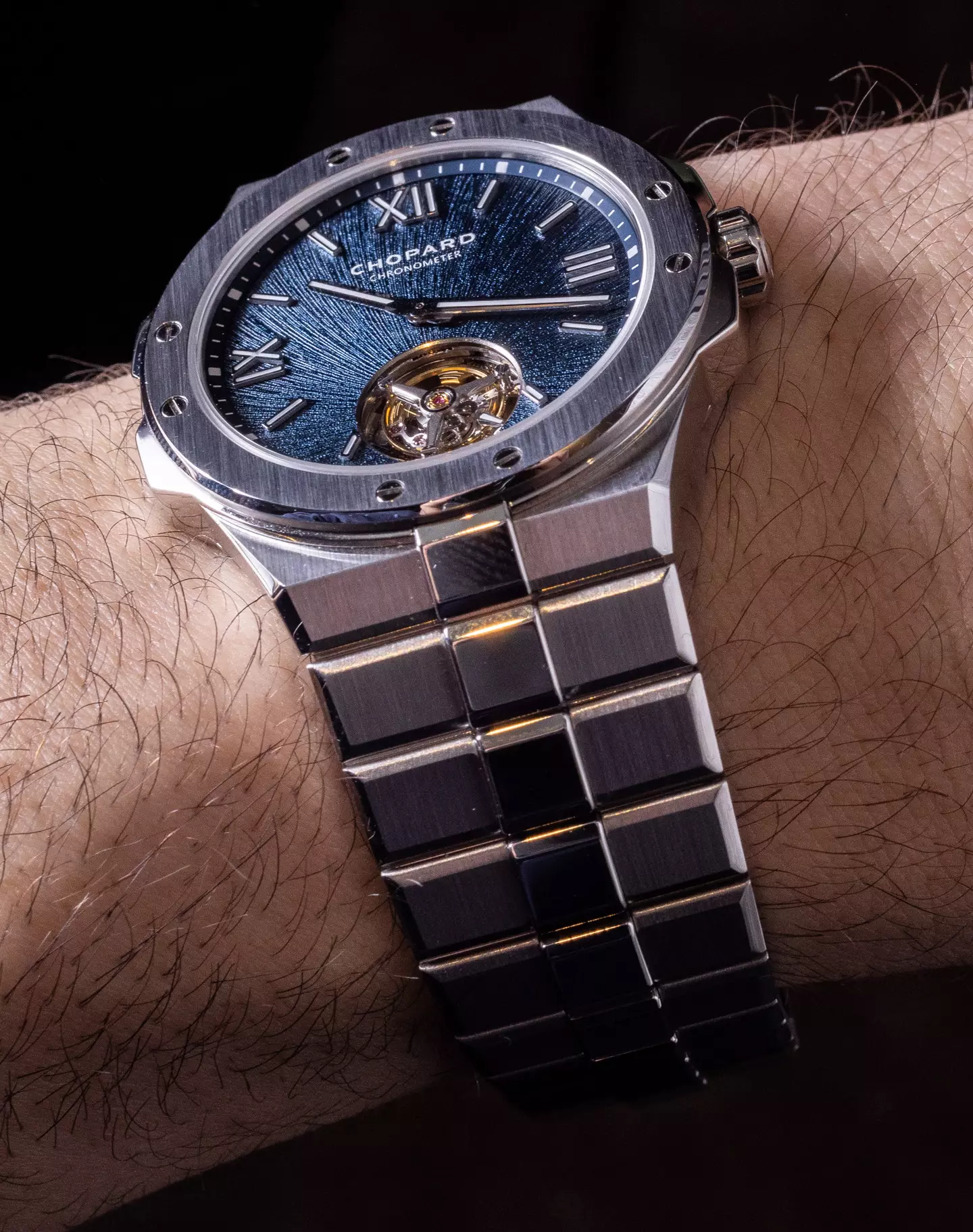 අත් මත: Chopard Alpine Eagle Flying Tourbillon ඔරලෝසුව 3882_2