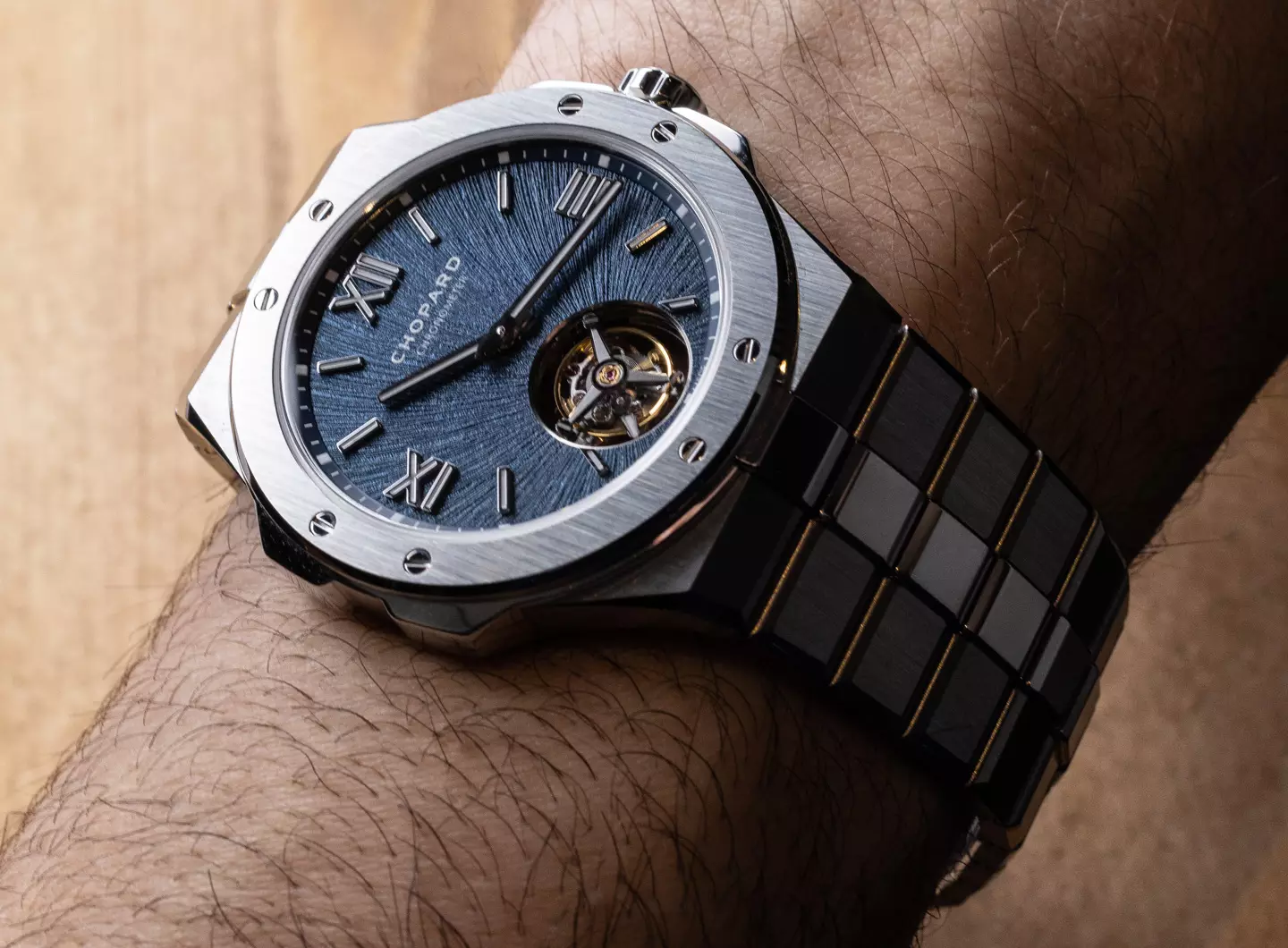 අත් මත: Chopard Alpine Eagle Flying Tourbillon ඔරලෝසුව 3882_5