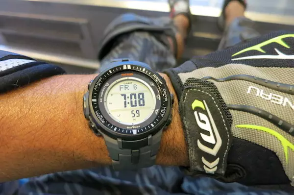 Casio Pro Trek PRW3000 fèmen sou ponyèt la