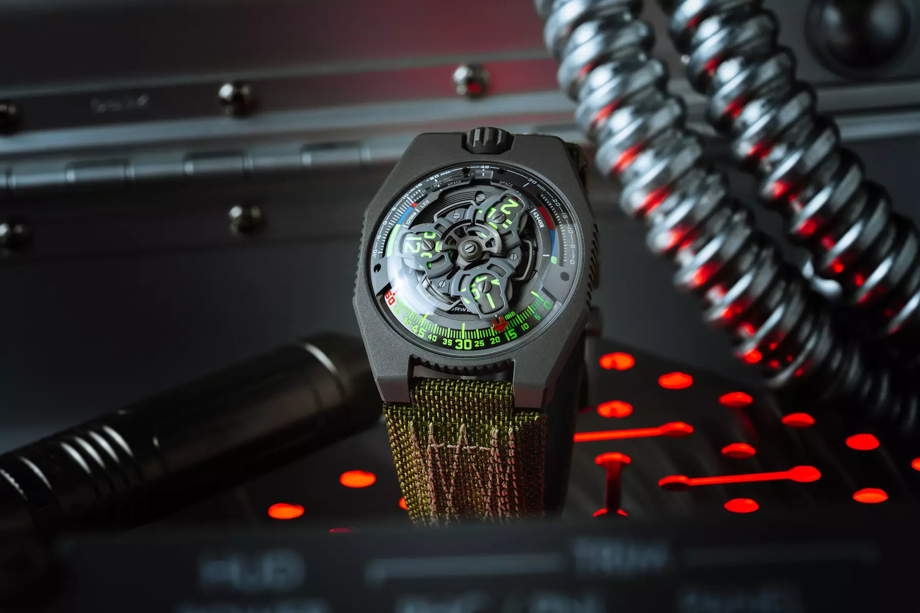 Urwerk и Collective Horology выпускают часы ограниченной серии UR-100V P.02 3902_7