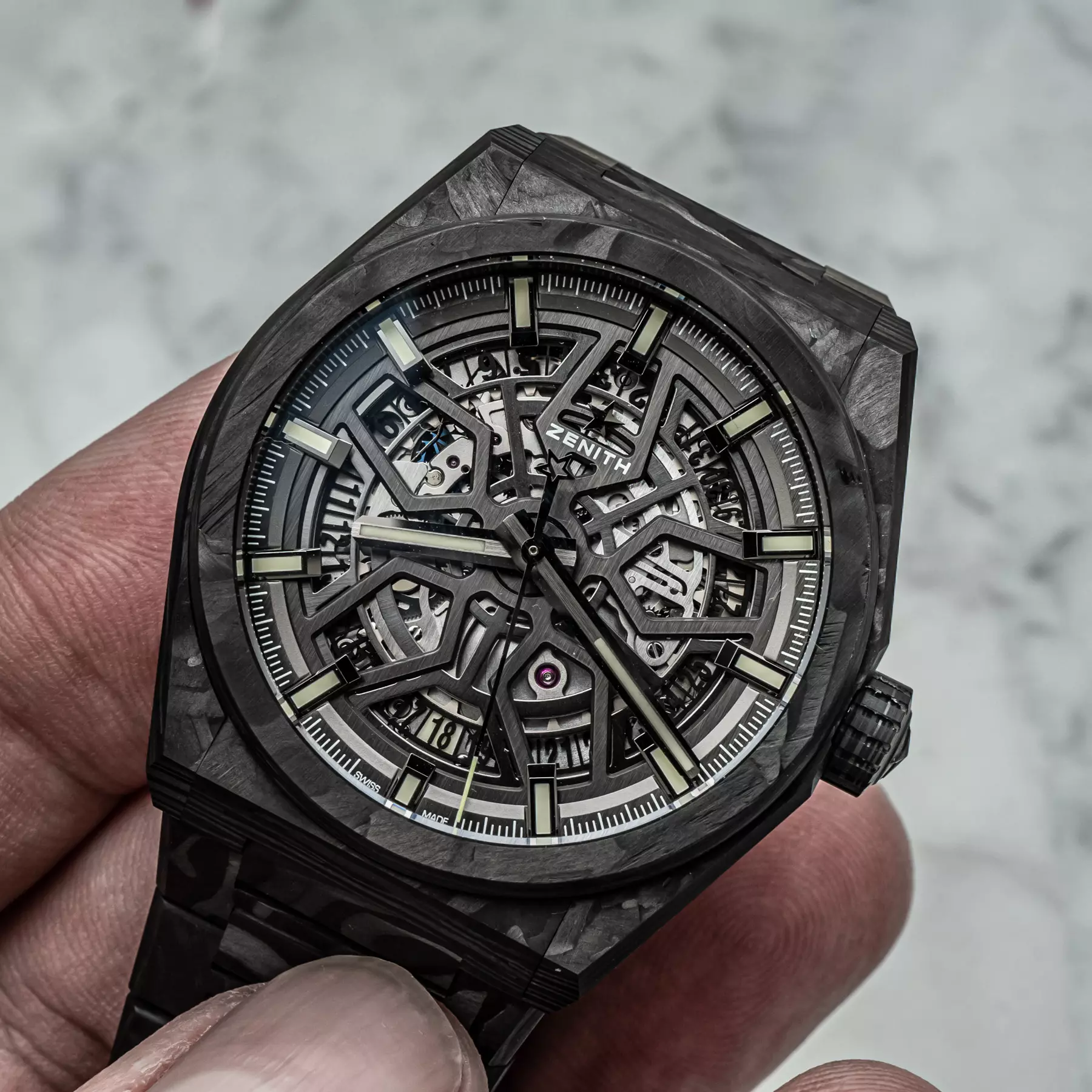 Hands-On: Zenith Defy Classic Carbon Watch ណែនាំស្រោមកាបោនទាំងអស់ និងខ្សែដៃរួមបញ្ចូលគ្នា 39074_1
