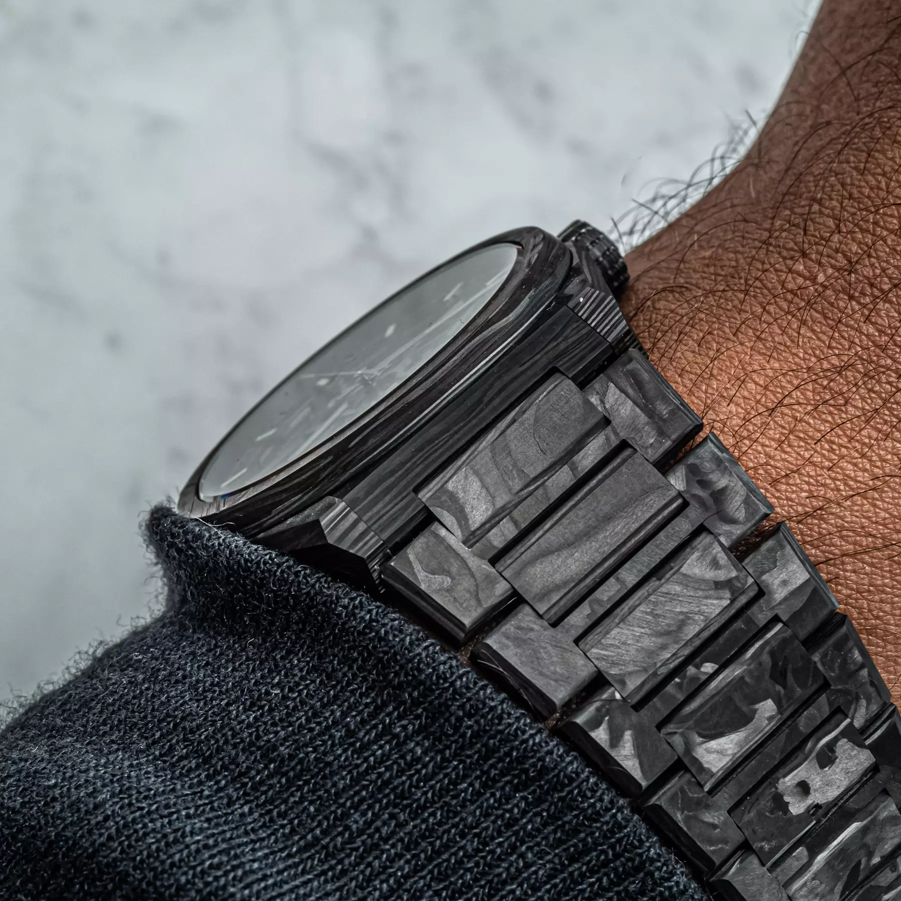 Praktické: Klasické uhlíkové hodinky Zenith Defy představují celokarbonové pouzdro a integrovaný náramek 39074_2