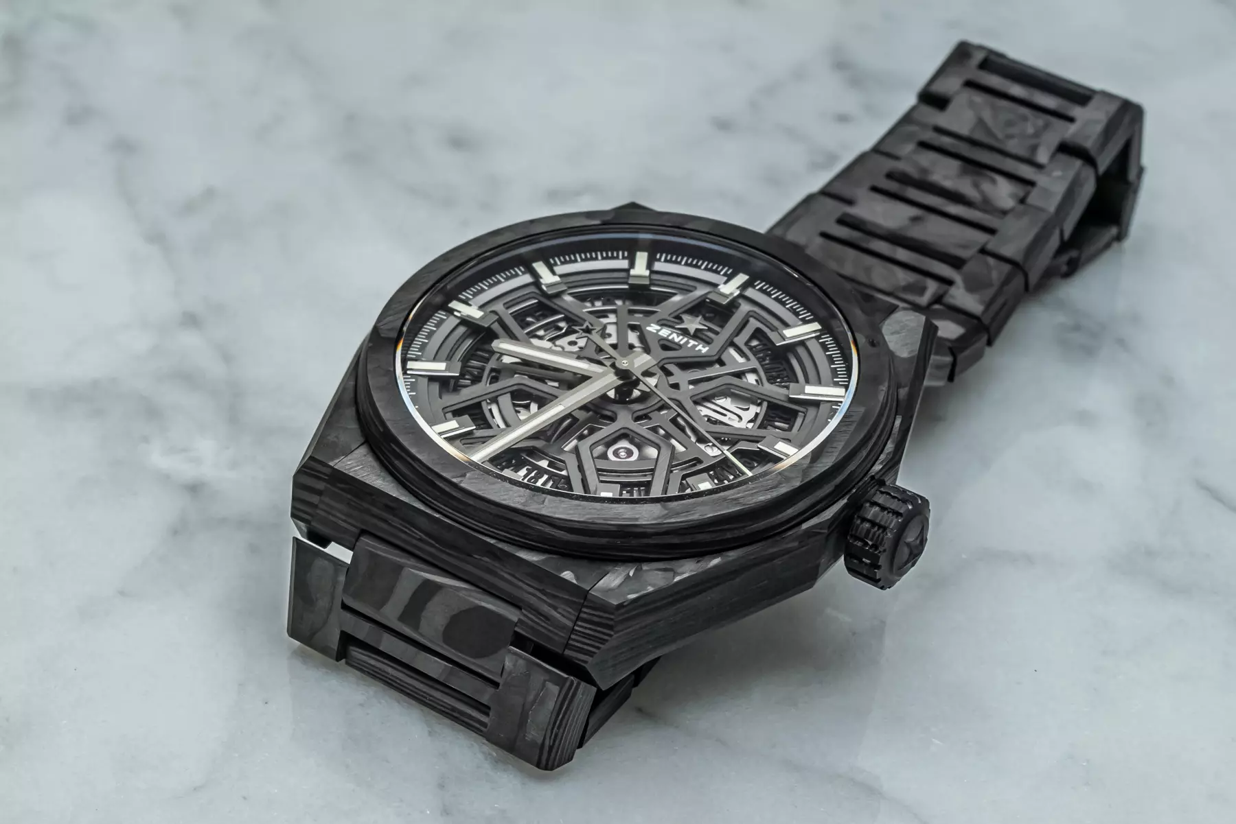 Hands-On: Zenith Defy Classic Carbon Watch kynnir allt-koltrefjahylki og innbyggt armband 39074_7