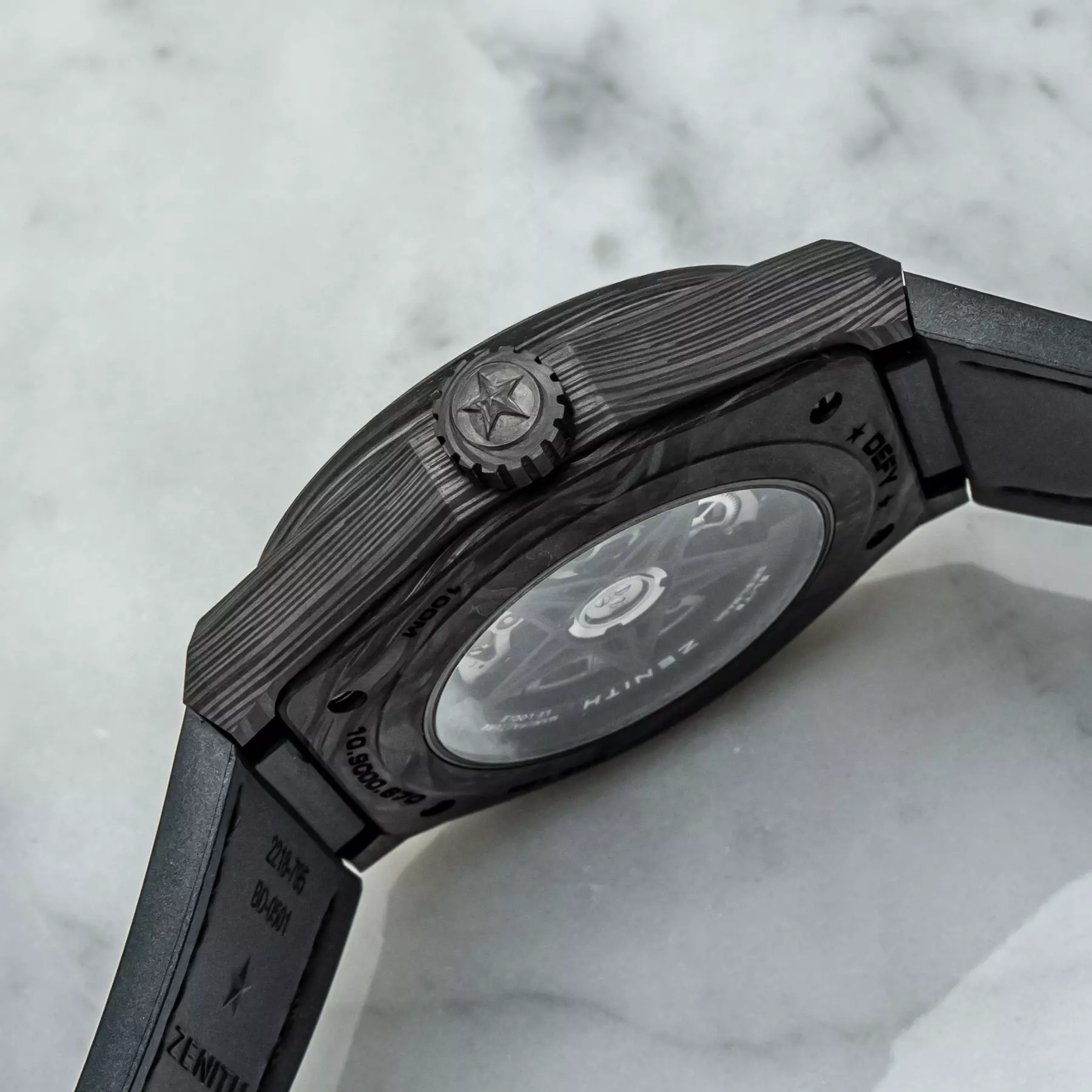 Thực hành: Đồng hồ Zenith Defy Classic Carbon giới thiệu vỏ làm bằng sợi carbon hoàn toàn và vòng đeo tay tích hợp 39074_8