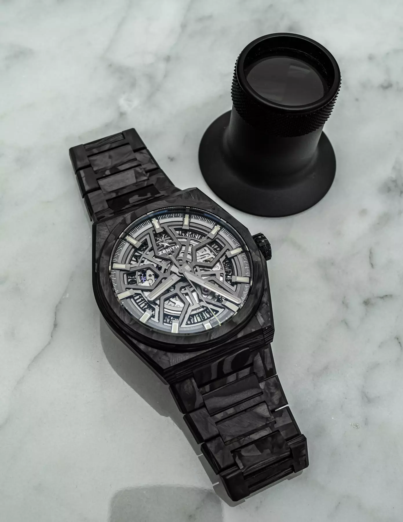 Практичний огляд: класичний карбоновий годинник Zenith Defy представляє корпус із повністю вуглецевого волокна та вбудований браслет 39074_9