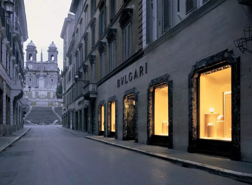 أول متجر بولغري الرئيسي في روما ، في شارع Via Dei Condotti.