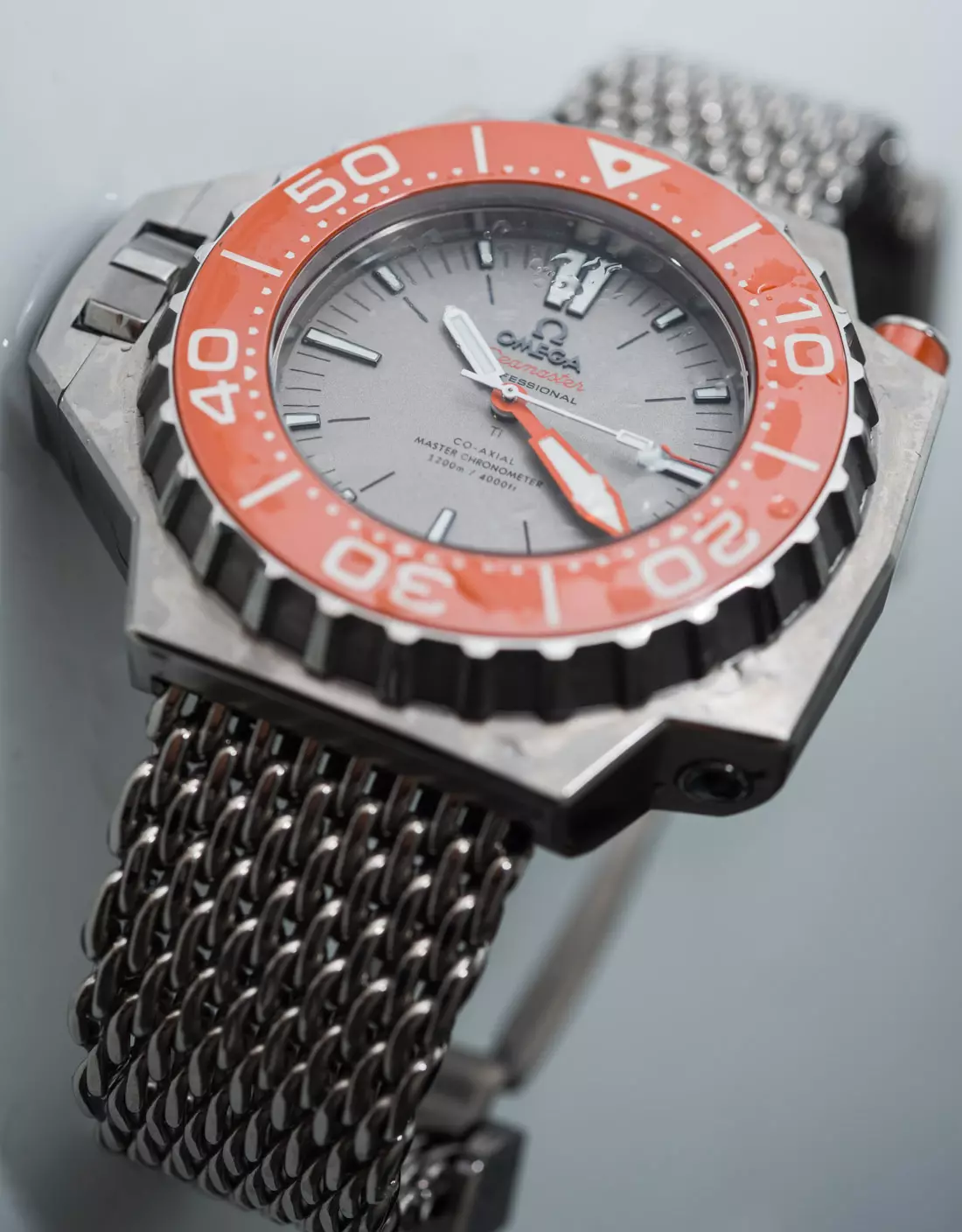 omega-seamaster-ploprof-1200m-współosiowy-master-chronometer-orange-22790552199002-ablogtowatch-12