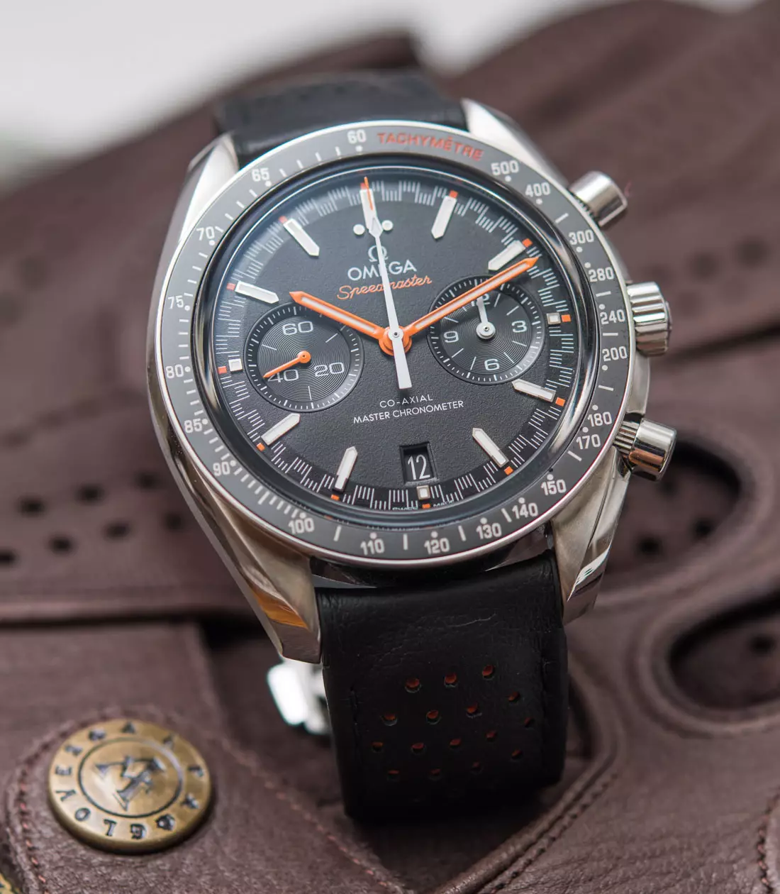 Omega Speedmaster Racing Master Chronometer Watch Review | Kaca 3 saka 3 40204_1