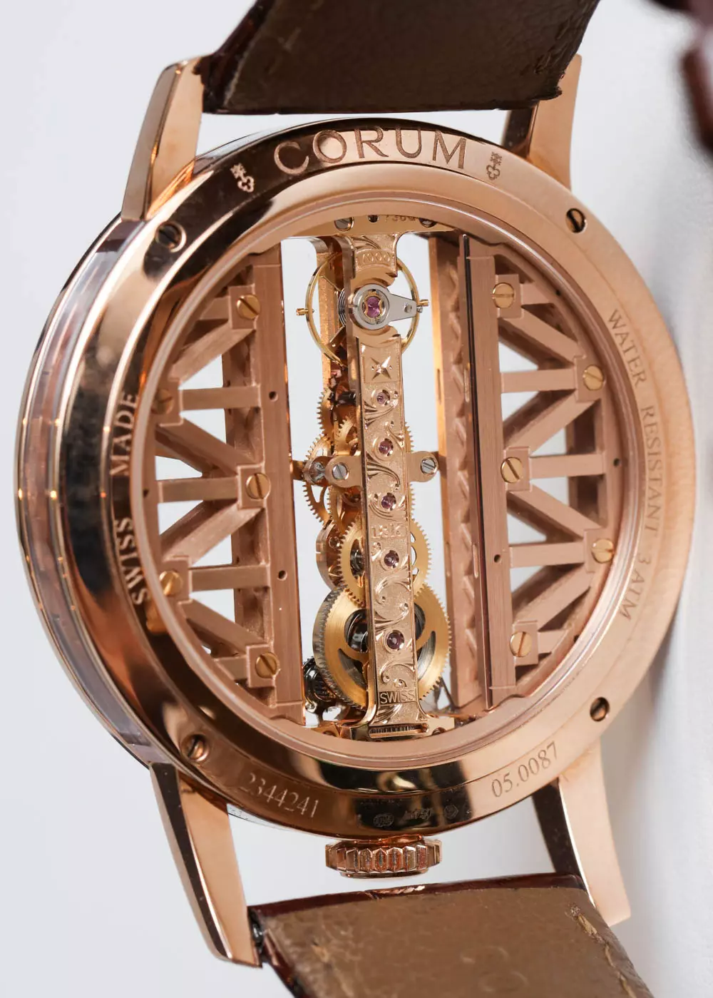 Corum-Golden-Bréck-Round-Uhr-5