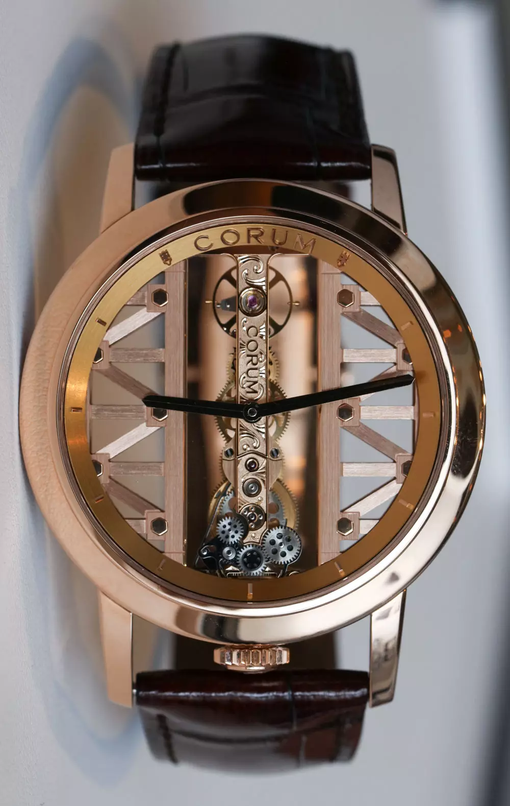 Corum-Golden-Bréck-Round-Uhr-4