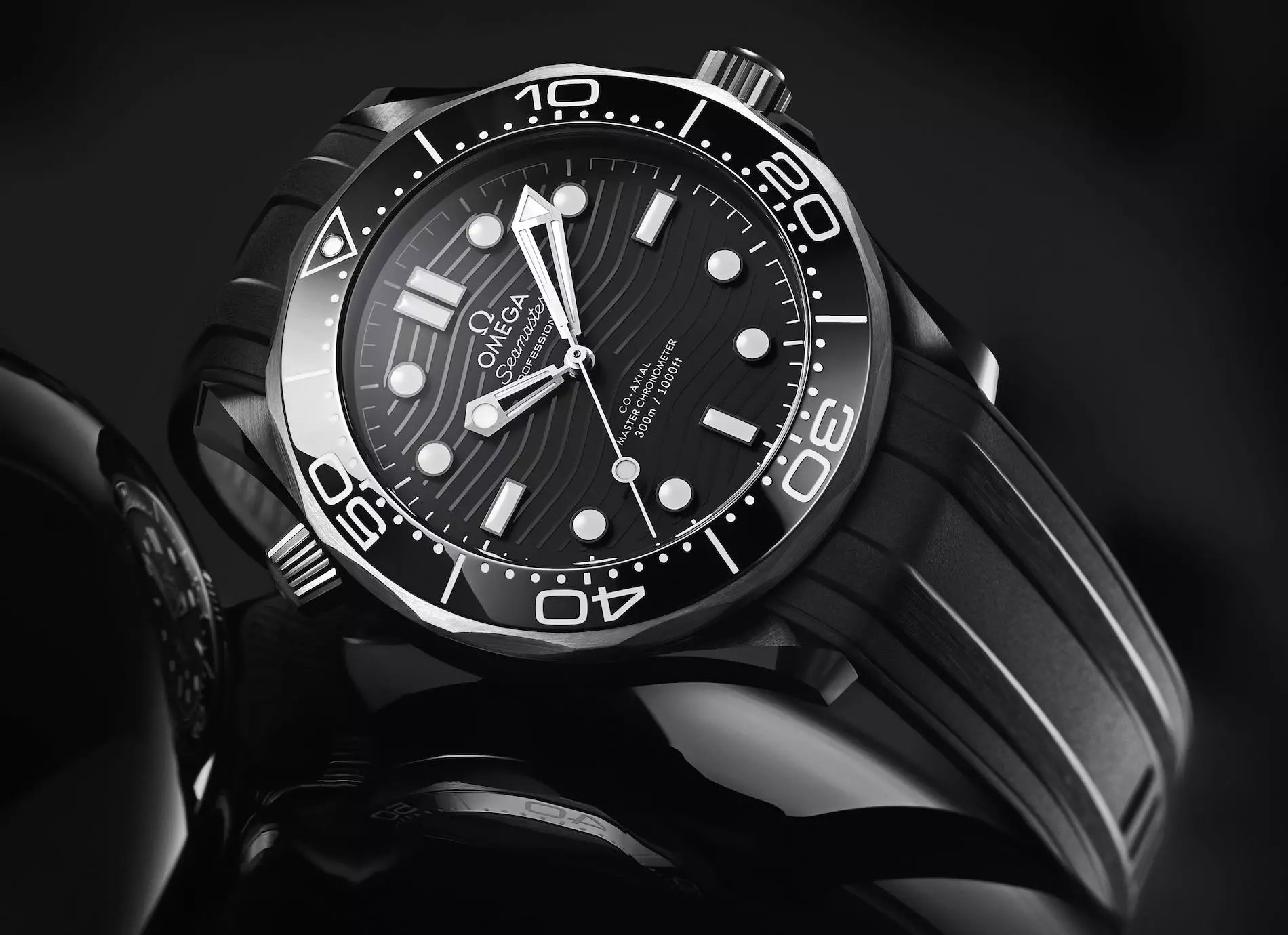 Omega Seamaster Diver 300M Umukara Ceramic na Titaniumv