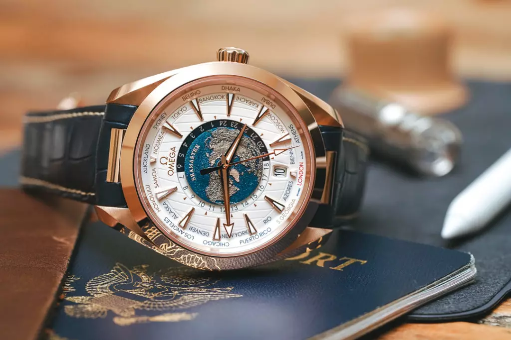 Ձեռքով՝ Omega Seamaster Aqua Terra Worldtimer Master Chronometer Sedna Gold Ժամացույց 40674_3