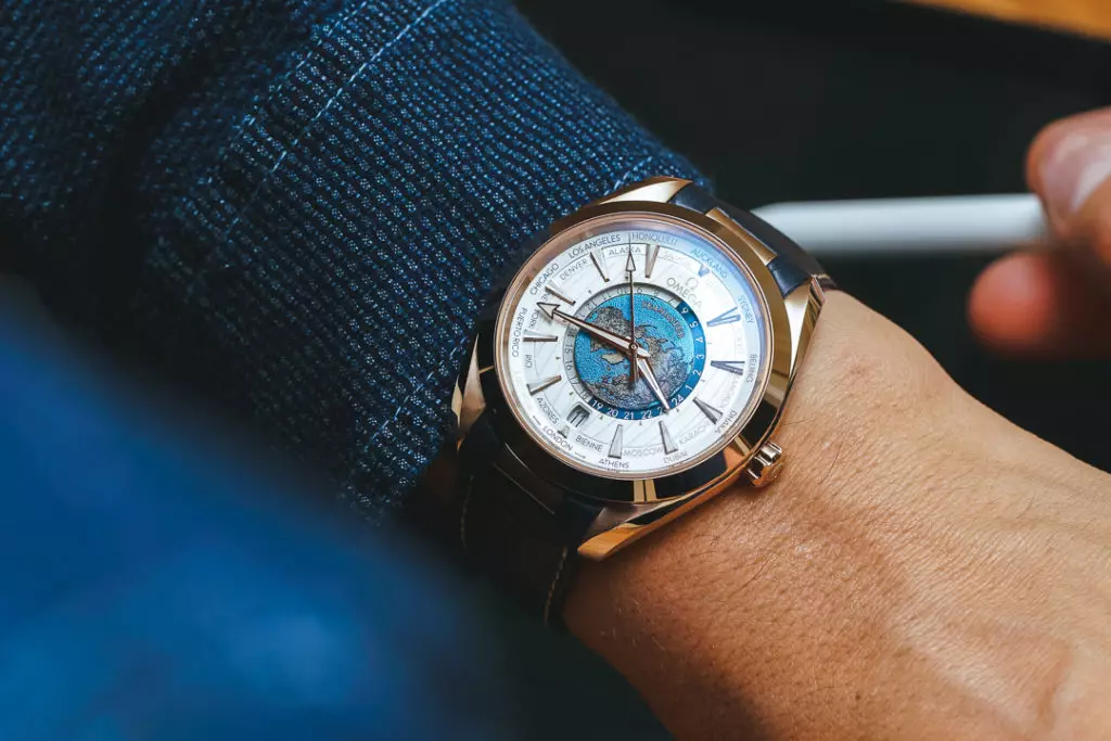 دستی: Omega Seamaster Aqua Terra Worldtimer Master Chronometer Sedna Gold Watch 40674_7