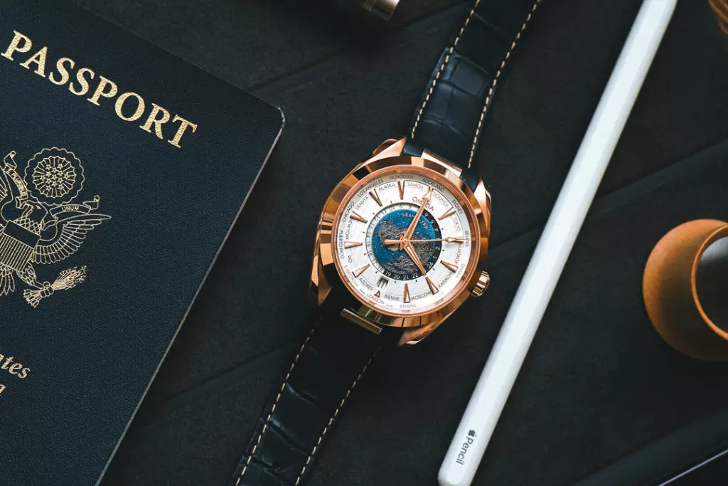 Panangan: Omega Seamaster Aqua Terra Worldtimer Master Chronometer Sedna Gold Watch 40674_8