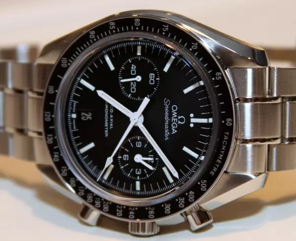 אומגה Speedmaster Co-Axial Chronograph Calibre 9300 Watch Hands On