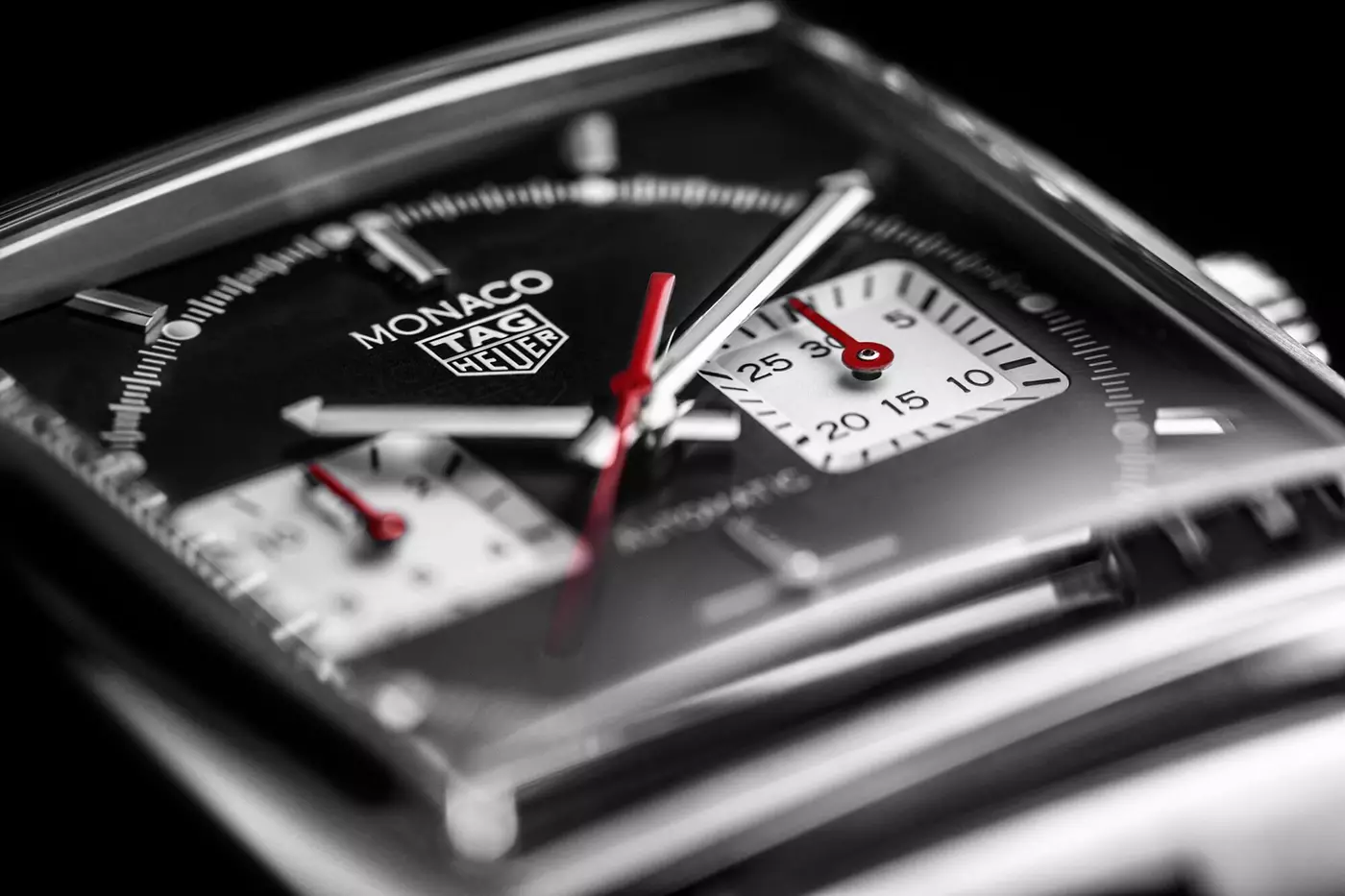 نگاه اول: TAG Heuer از صفحه و دستبند مشکی جدید برای Monaco Heuer 02 Chronograph رونمایی کرد 41530_3
