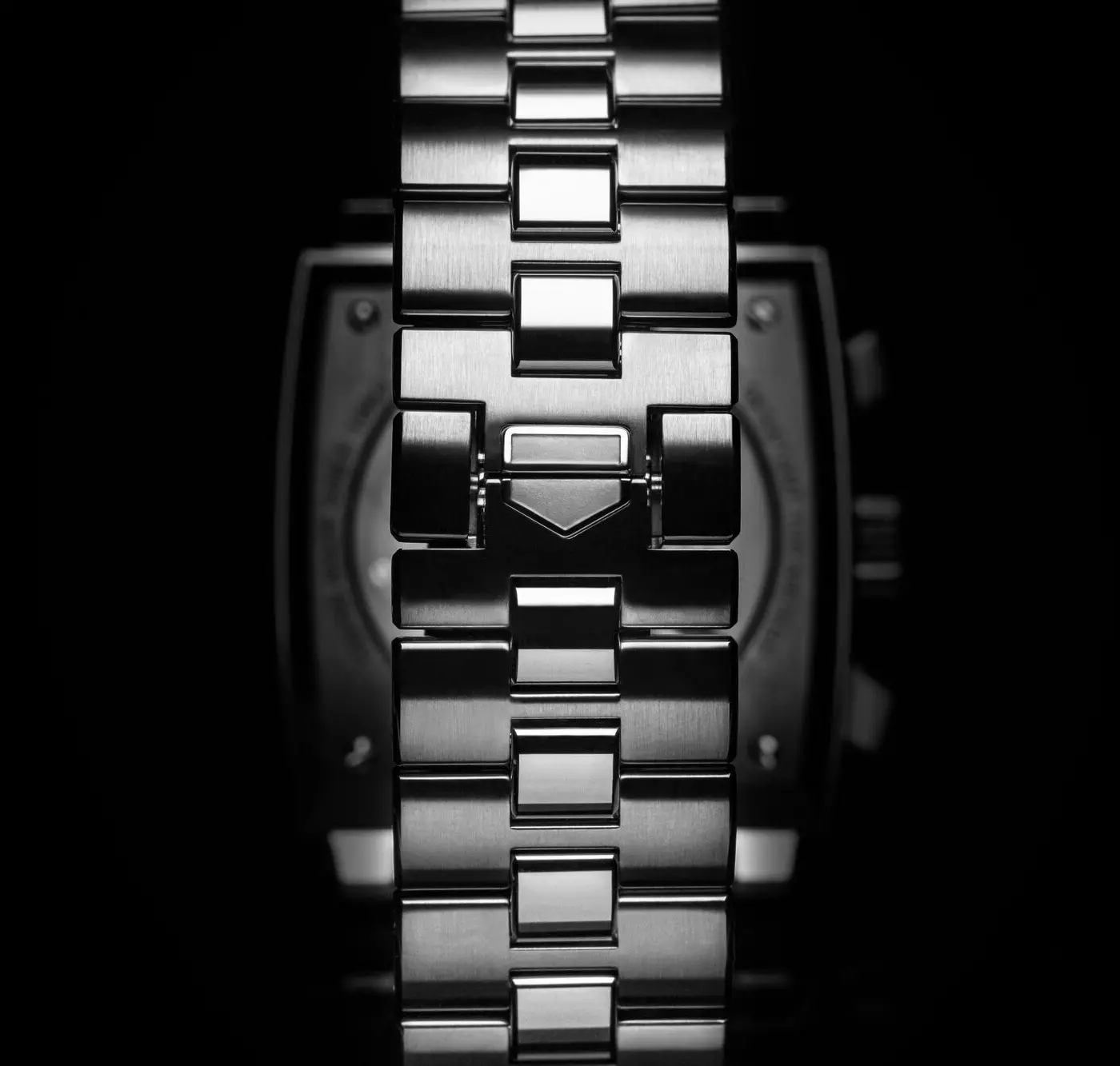 نگاه اول: TAG Heuer از صفحه و دستبند مشکی جدید برای Monaco Heuer 02 Chronograph رونمایی کرد 41530_4