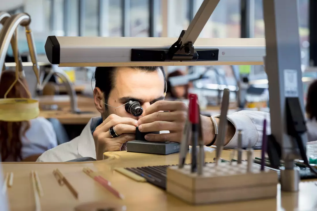 breguet-watch-manufacture-visit-guilloche-assembly-ablogtowatch-1