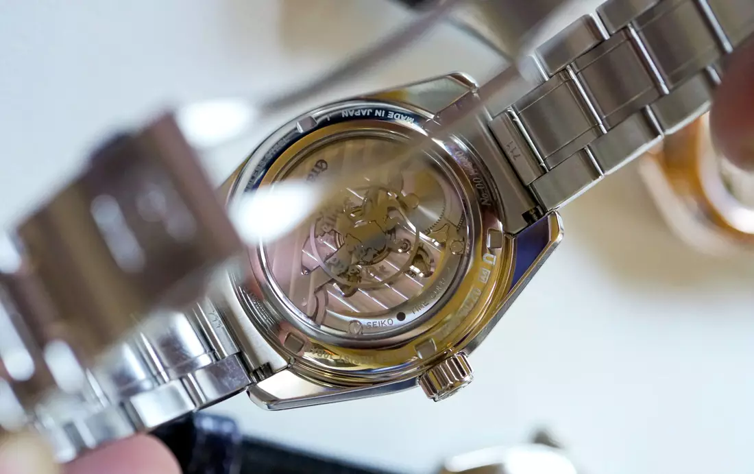 I-Grand Seiko Kira-Zuri i-caseback yensimbi engenasici