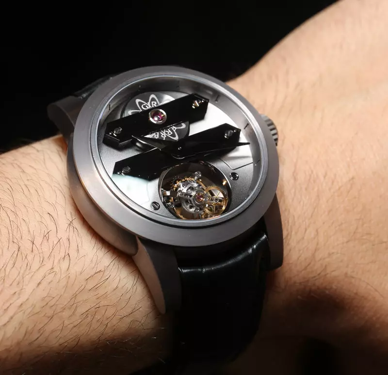 Girard-Perregaux-Biaxial-tourbillon-tantalum-10