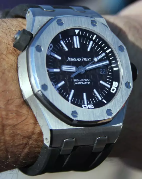 Audemars Piguet Royal Oak Offshore Diver observa em um barco 44186_1