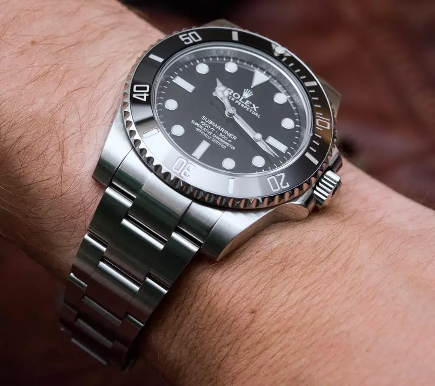 Rolex-Submariner-Sin fecha-114060-Tudor-Heritage-Black-Bay-Black-79220-Compare-Review-aBlogtoWatch-42