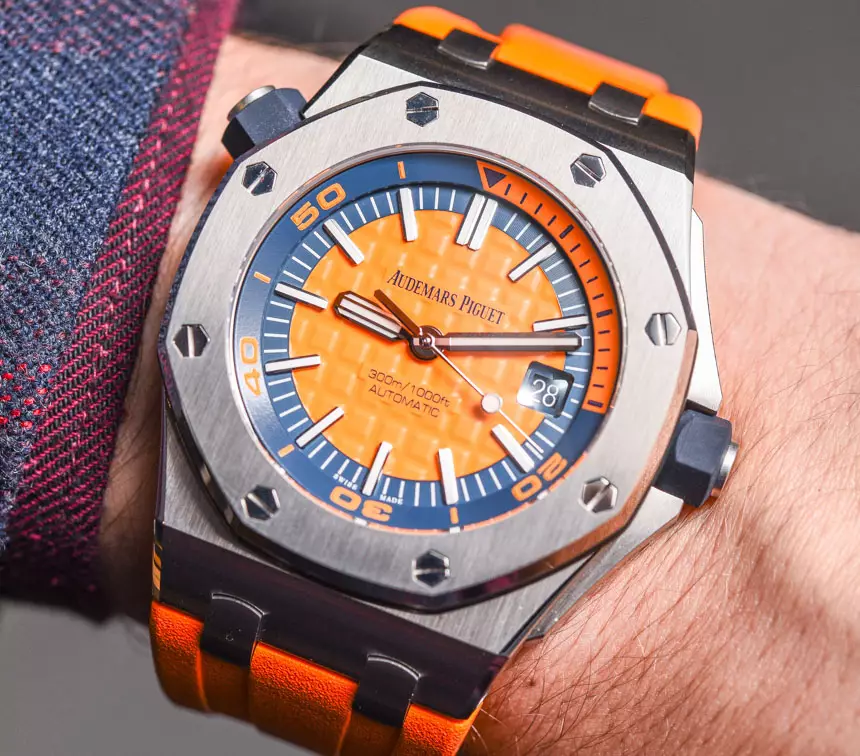 Годинники Audemars Piguet Royal Oak Offshore Diver 'Funky Color Edition' на 2017 рік. 44991_1