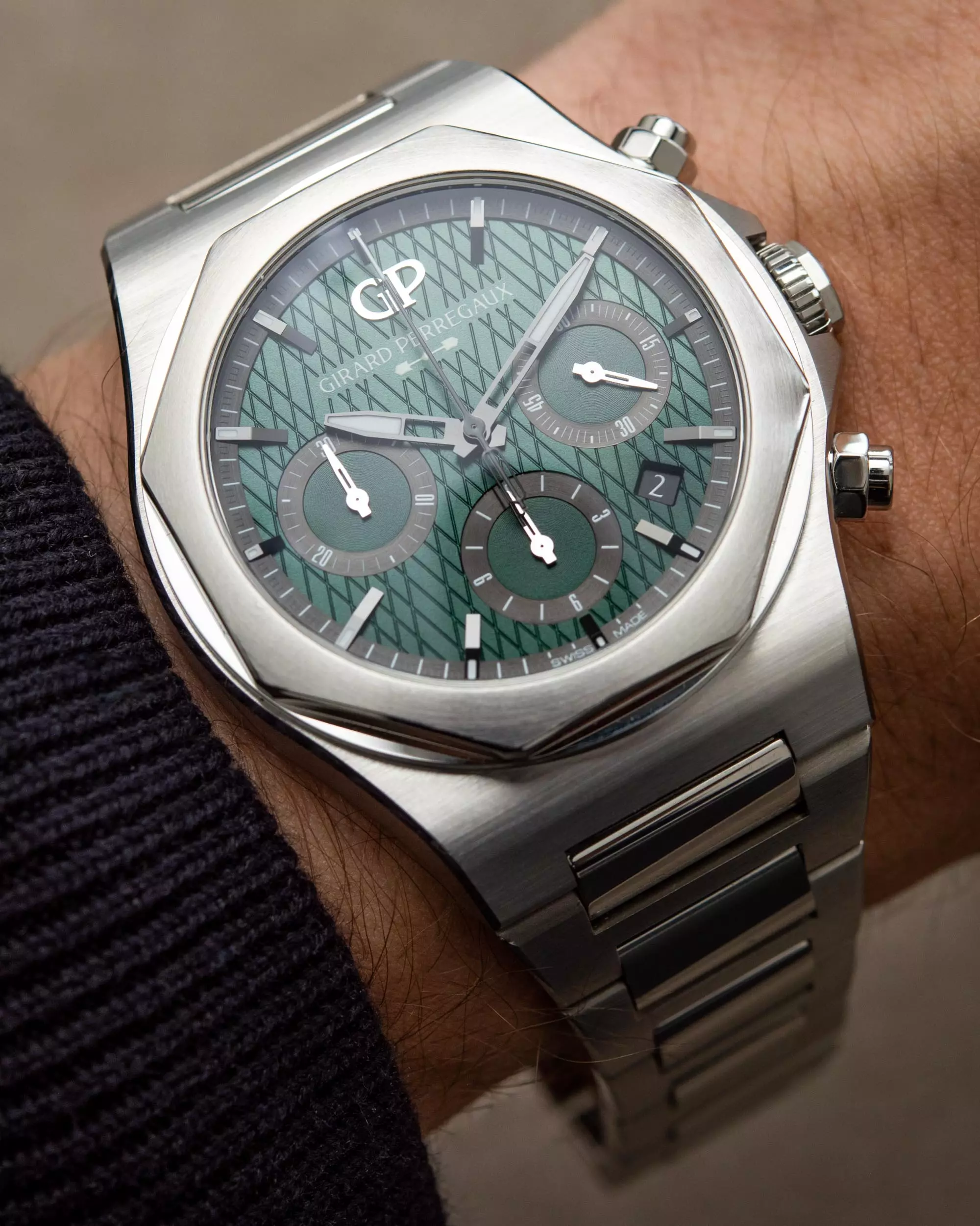 Chronograf Girard-Perregaux Laureato – zegarek z edycji Aston Martin 4530_1