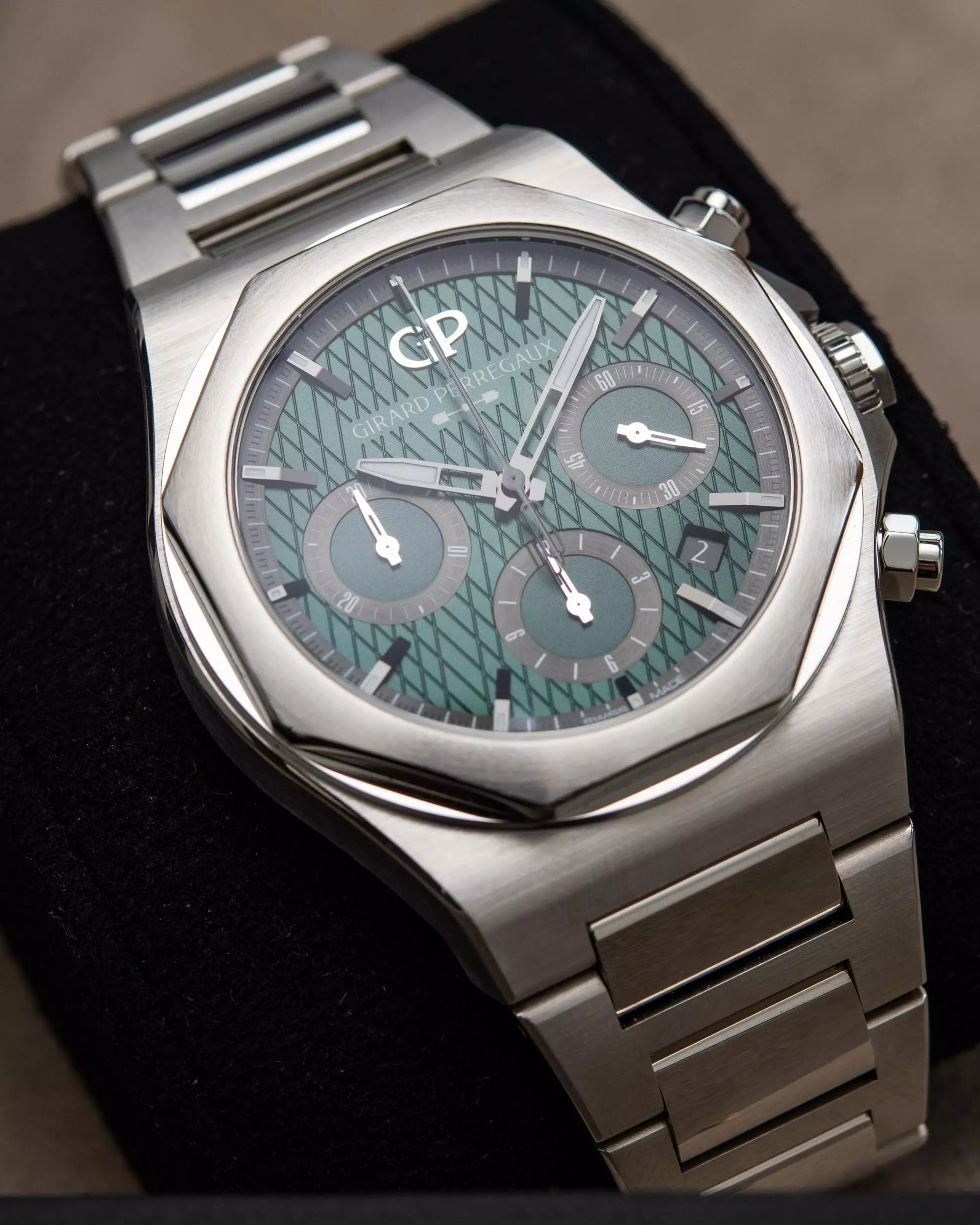 Chronograf Girard-Perregaux Laureato – zegarek z edycji Aston Martin 4530_5